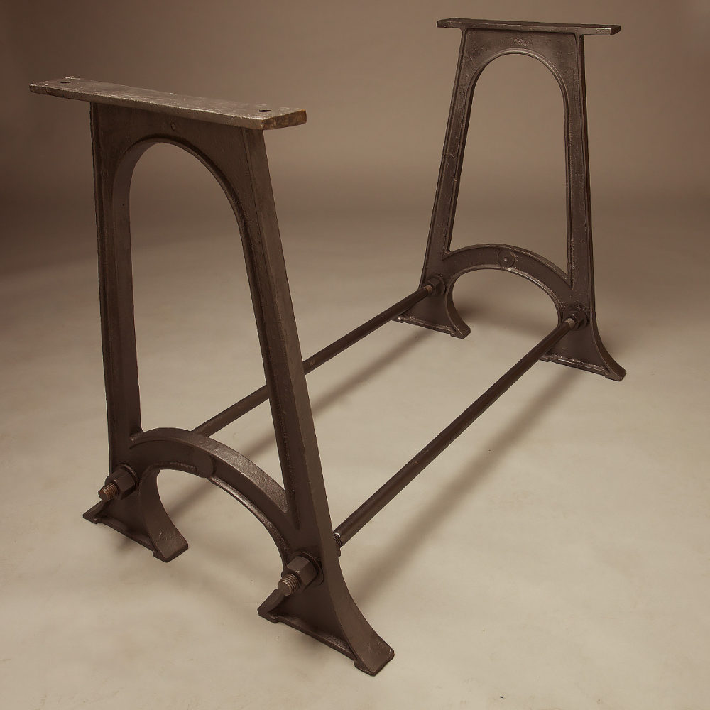 Cast iron table base - Pipe Furniture